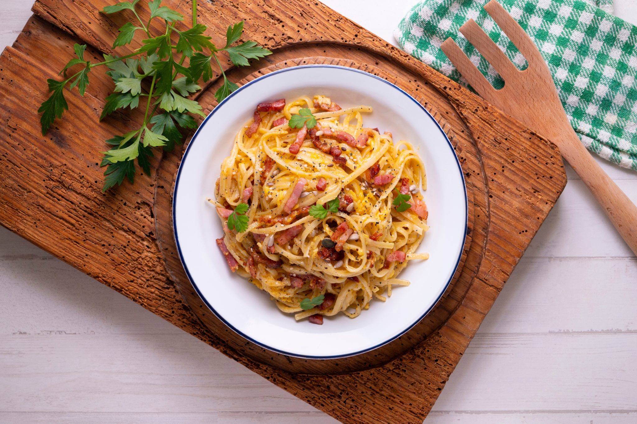 Pasta La Carbonara - A Flavorful Dance in the Kitchen! - Fresh recipes, ingenious meal plans ...